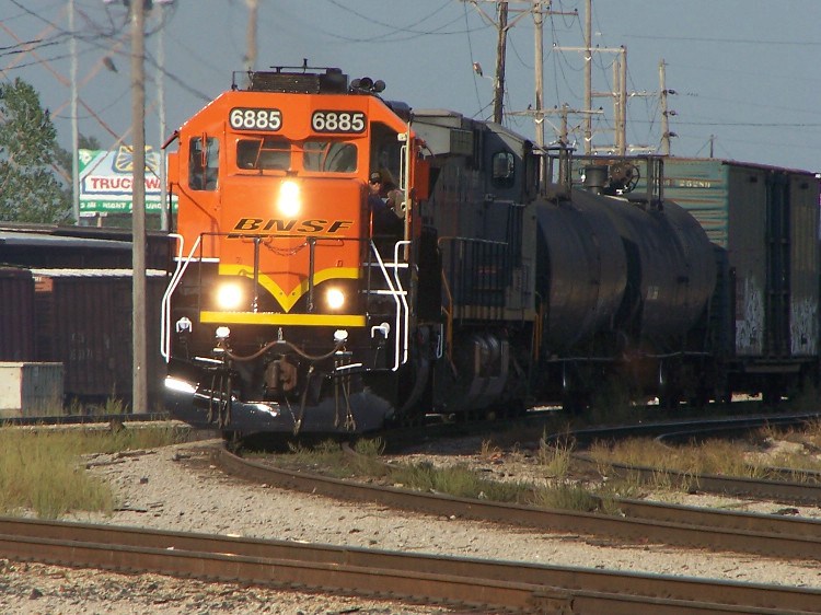 BNSF 6885